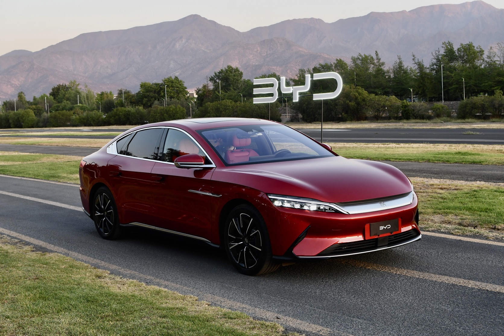 BYD ahora llega con autos eléctricos - +Motor Chile