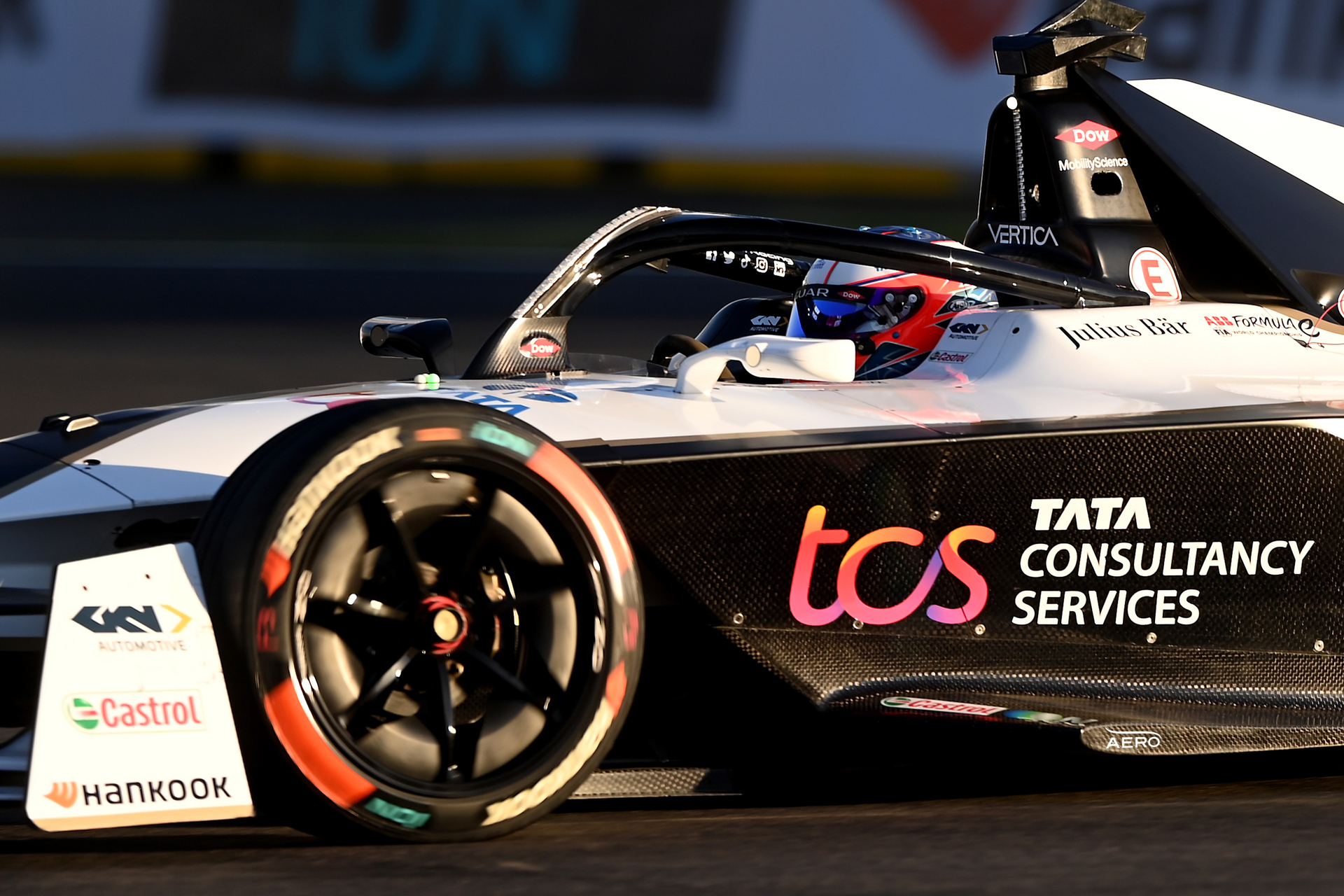 Jaguar TCS promete desarrollar el vehículo eléctrico más rápido ...