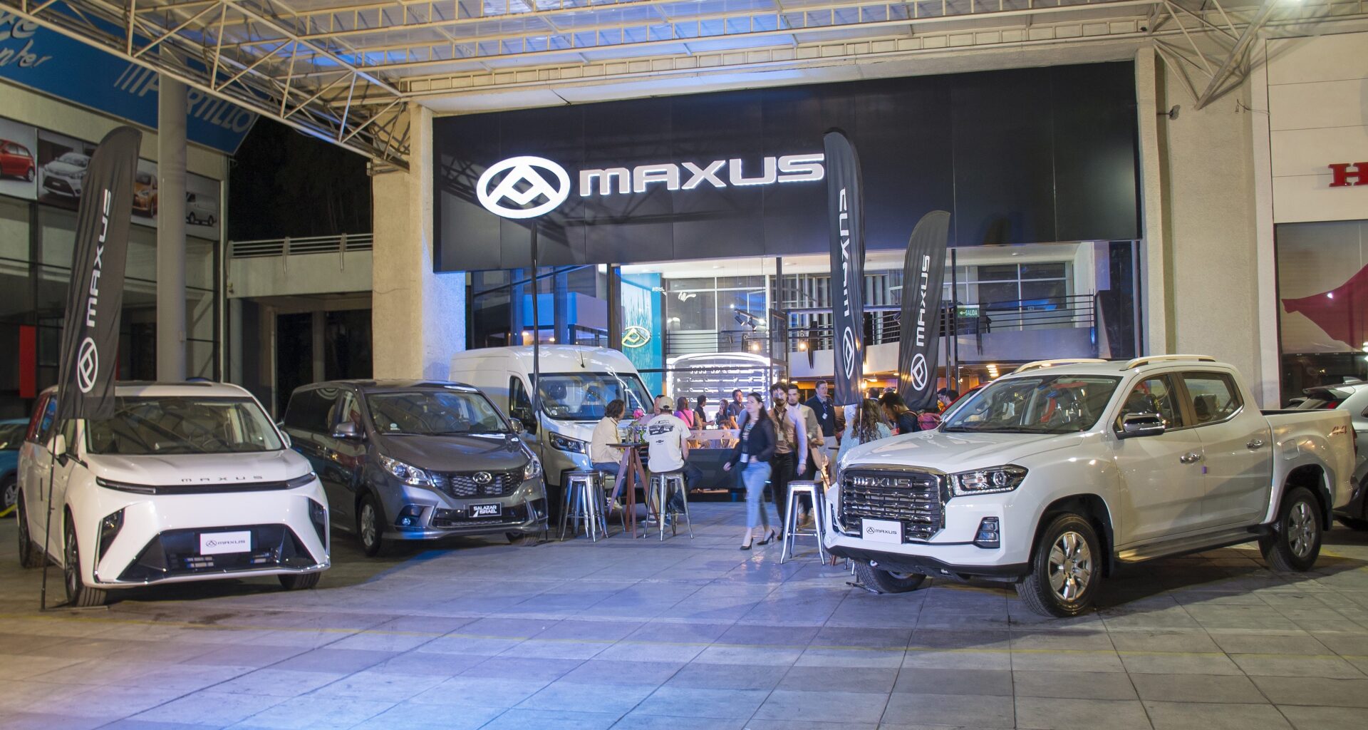 Maxus estrena la van G90 en la inauguración de su primer showroom ...