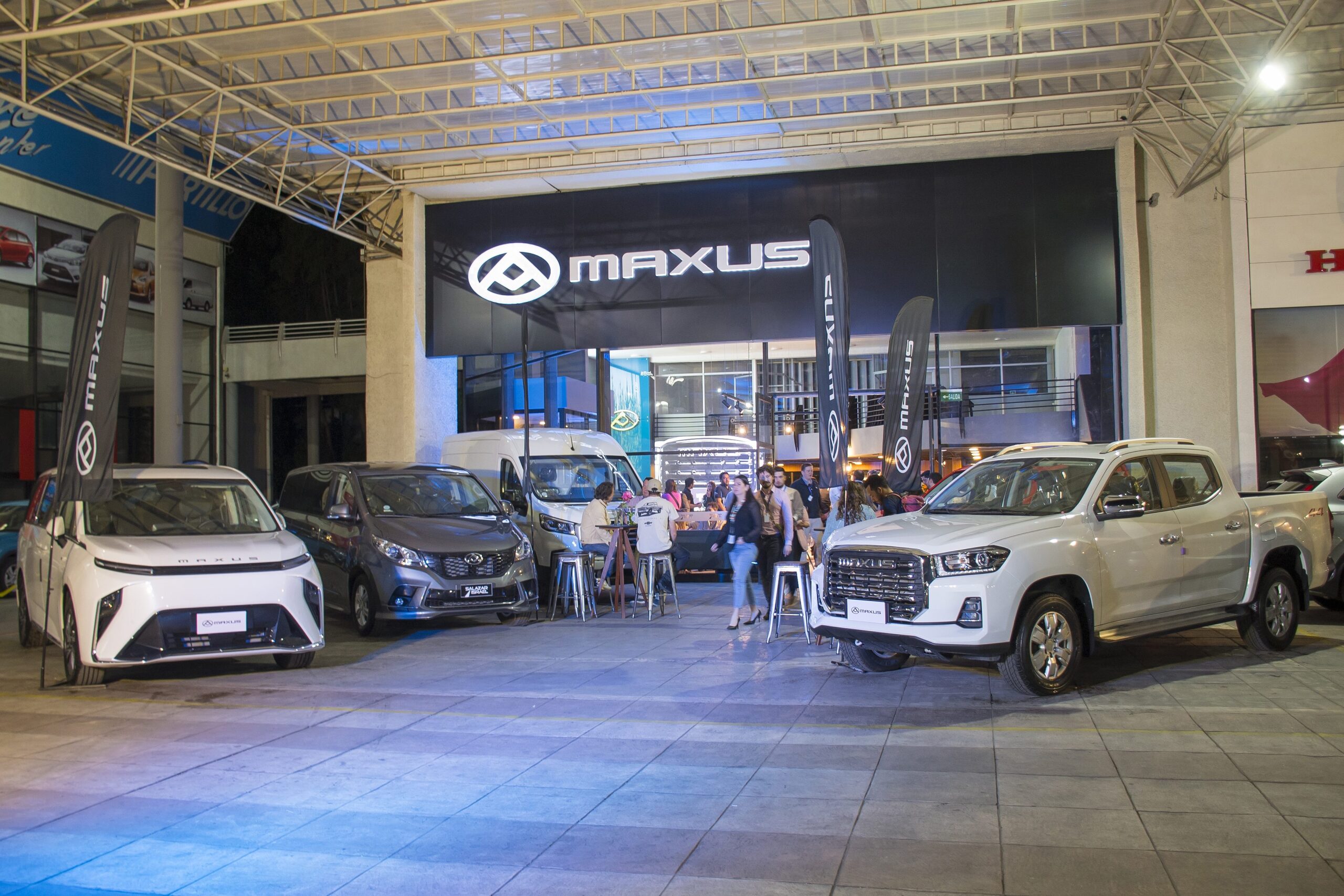 Maxus estrena la van G90 en la inauguración de su primer showroom ...