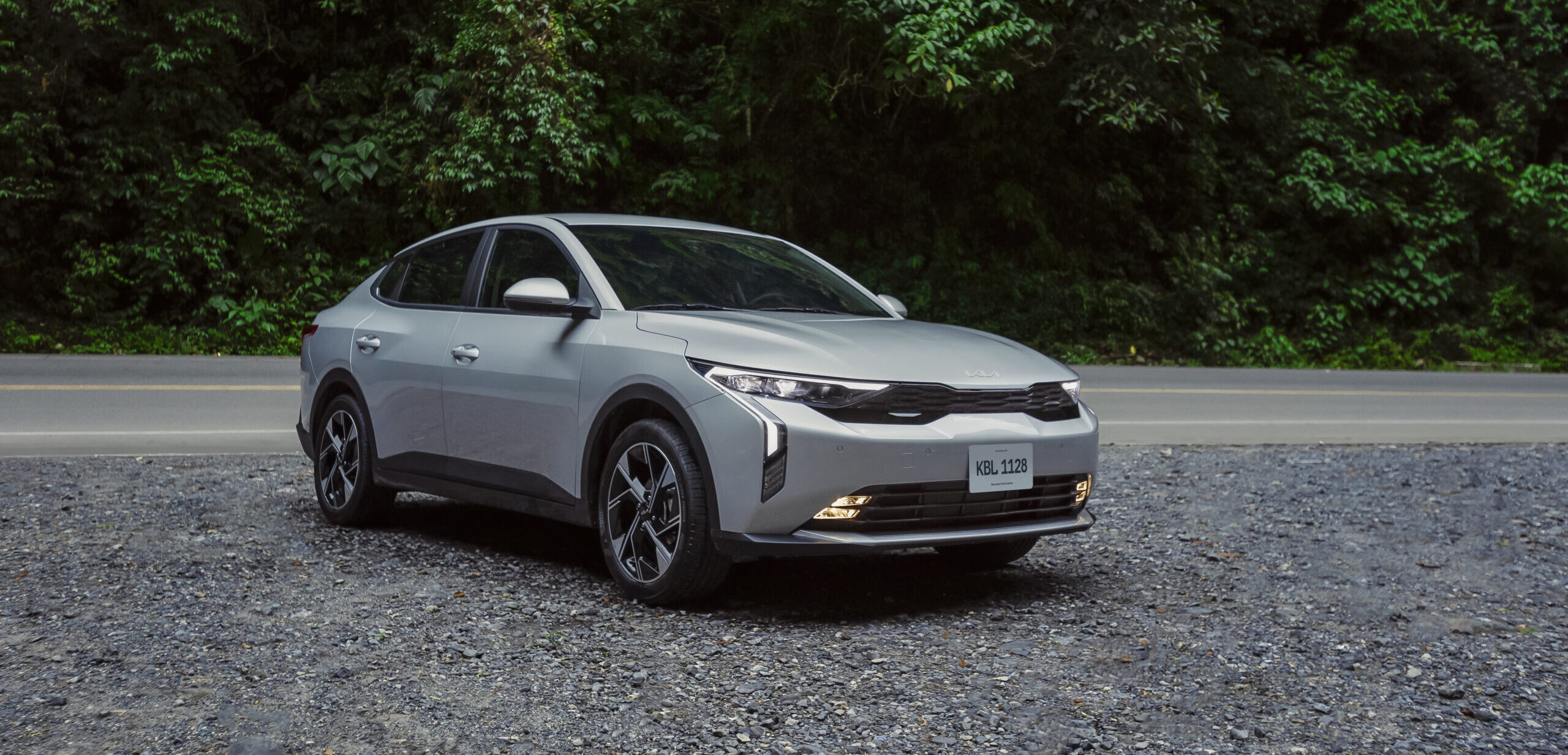 El nuevo sedán Kia K3 llega al mercado chileno - +Motor Chile