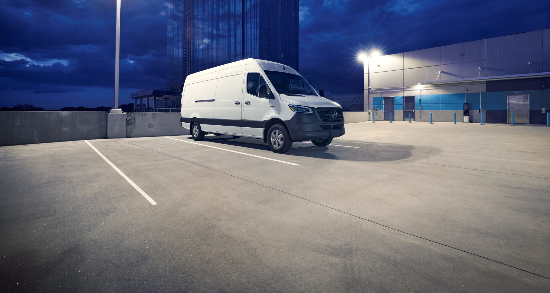 Mercedes-Benz eSprinter: La marca alemana estrena su versión 100% ...