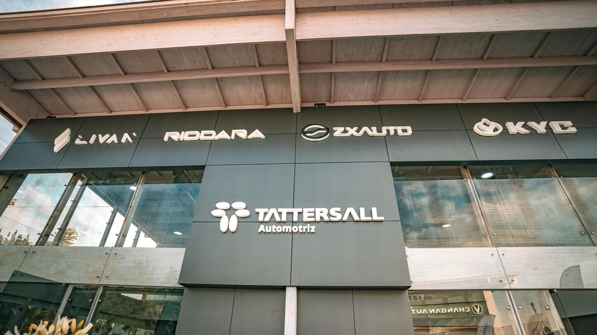 Tattersall automotriz inaugura nuevo local en Movicenter - +Motor Chile