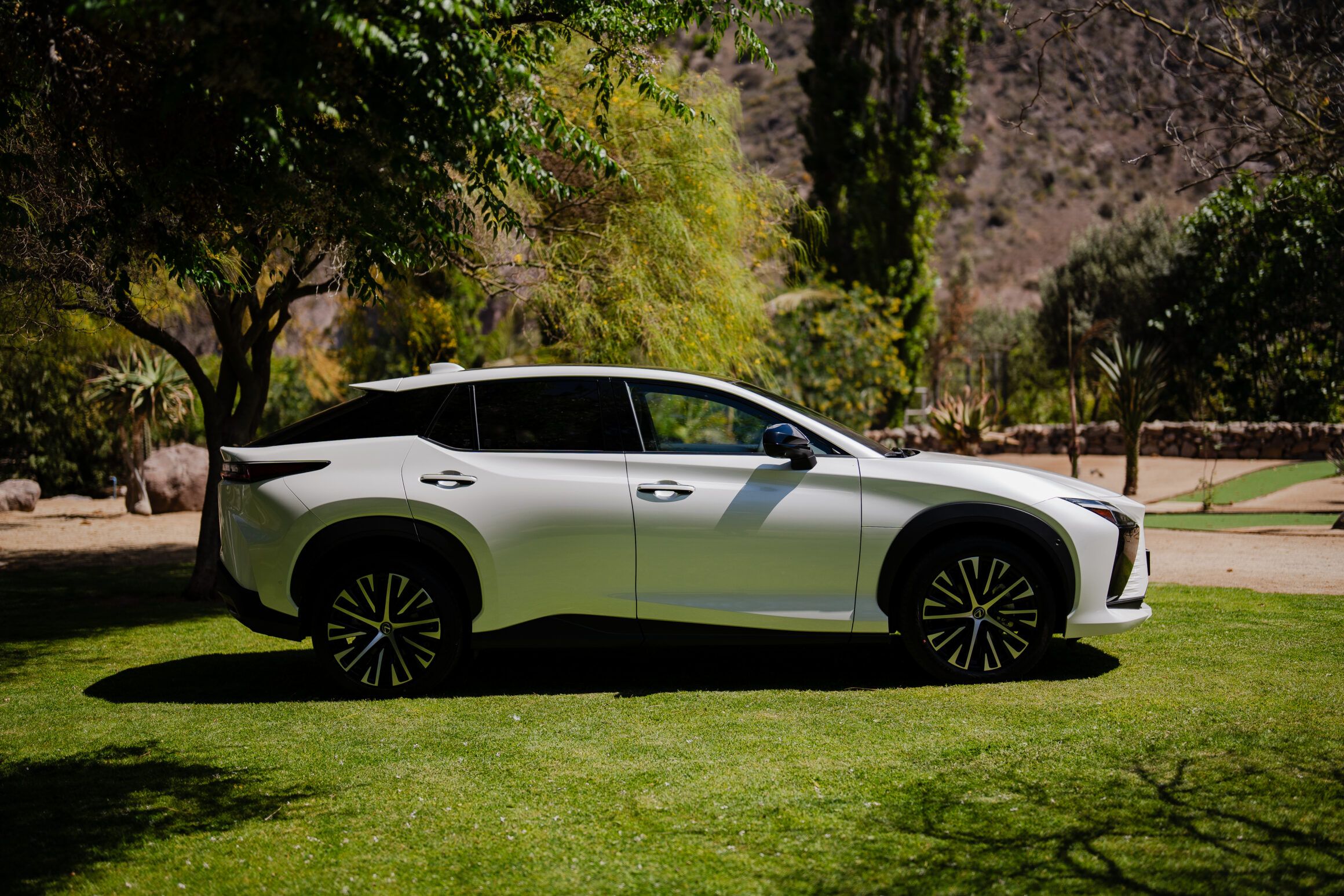 Lexus Chile dio la bienvenida al RZ 450e, su primer vehículo 100% ...